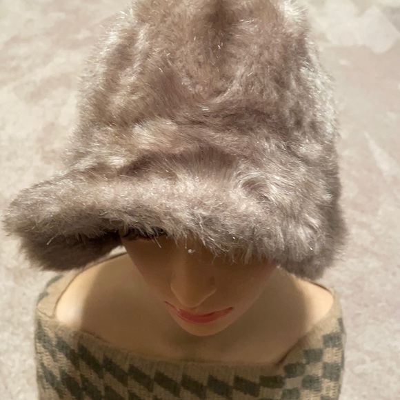 betmar | Accessories | Betmar Fur Hat New York Soft Beige Looks Great ...
